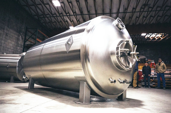 1000L pressurized insulated and jacketed horizontal maturation tank for ...